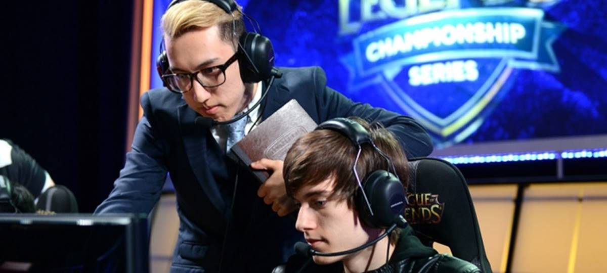 Inilah Perbedaan Manager dan Coach di Tim Esports! | SPIN