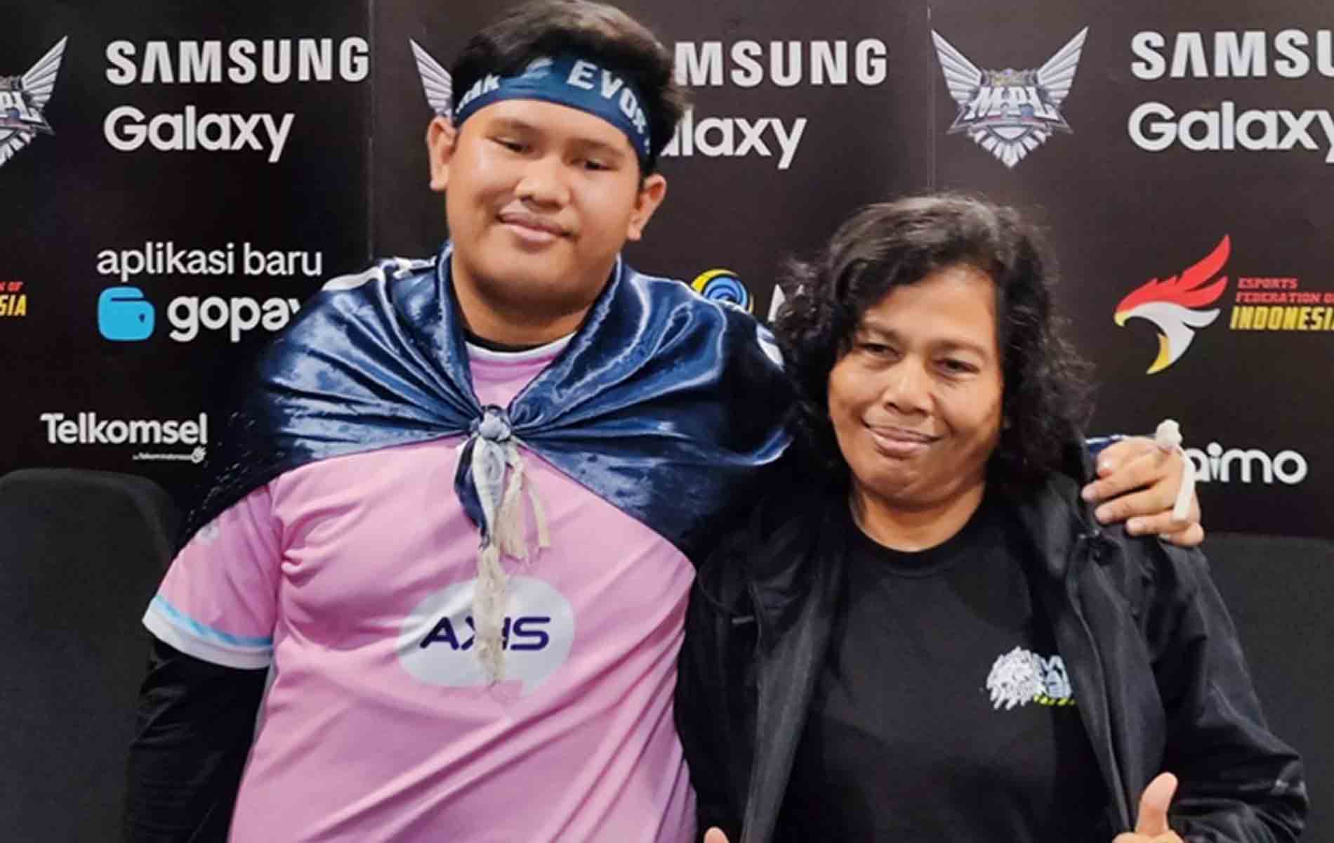Emak EVOS Jadi Bukti Nyata Nonton MPL ID Tidak Ada Batasan Umur! Emak EVOS Jadi Bukti Nyata Nonton MPL ID Tidak Ada Batasan Umur!